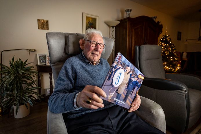 Na 87 (!) jaar stopt Klaas Analbers als muzikant bij Oldenzaalse ...