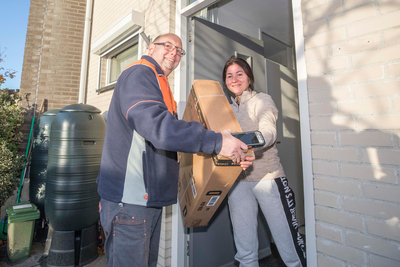 Op Black Friday geeft het depot van PostNL in Goes plankgas: 45.000 ...