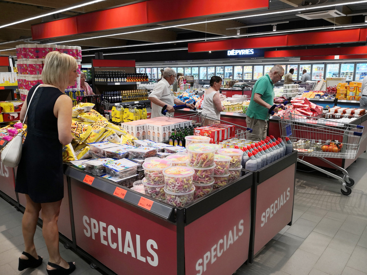 NET OPEN. Vernieuwde Aldi is terug open: “Veel meer beleving, licht en ruimte” | Foto | hln.be