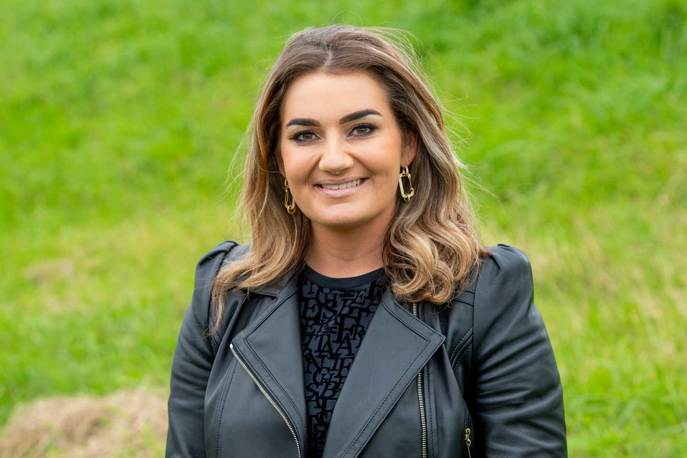 Sieneke blij dat Nederlandse taal terugkeert op songfestival: ‘Zo hoort ...