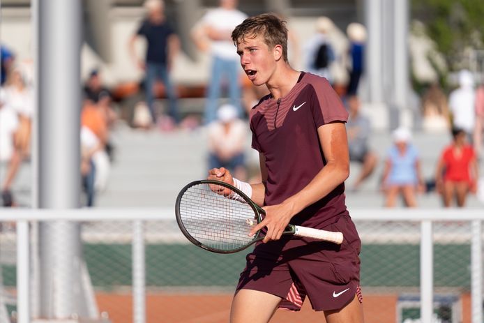 Thijs Boogaard (14) in relatieve rust richting tennistop: ‘Het leek wel ...