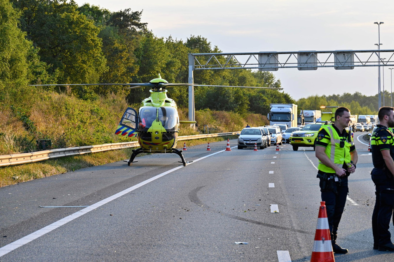 Traumaheli landt voor ongeval op A58 bij Ulvenhout | Foto | bndestem.nl