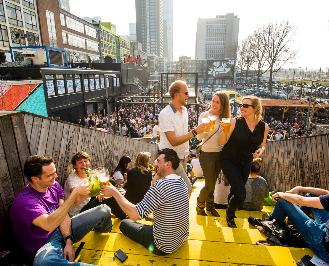 Biergarten opent zijn tiende seizoen: ‘Rotterdammers zijn trots op deze ...