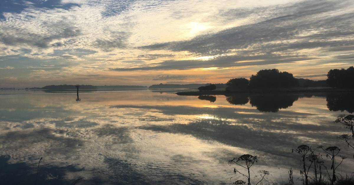 MIJN FOTO | Het Veerse Meer als spiegel in de ochtendzon | Van de lezer ...