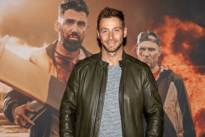 'Onder vuur'-acteur Louis Talpe combineert drukke draaidagen met z'n ...