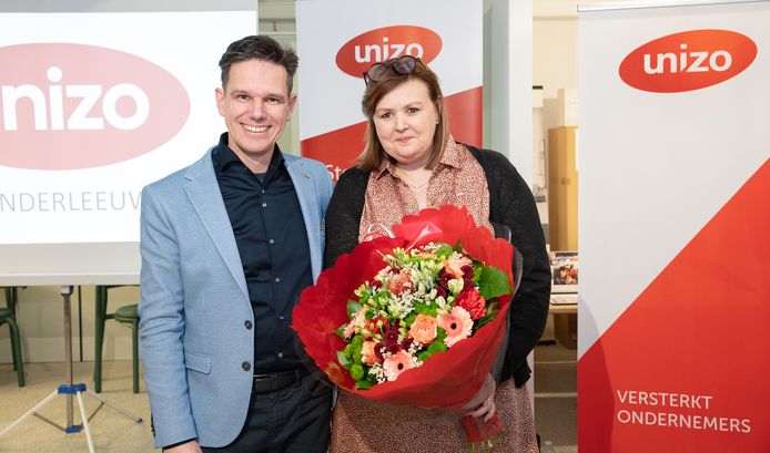 Yves Nevens geeft na 20 jaar voorzitterschap van Unizo Denderleeuw door aan Michèle Van der ...