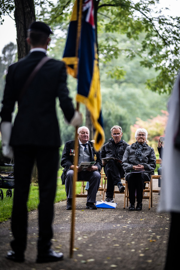 Jim Shuttleworth kan eindelijk weer zijn bij Babberich gesneuvelde oom ...