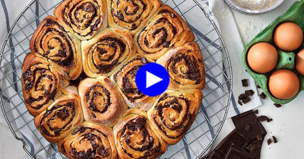 Le bébé d'amour d'une couque au chocolat et d'un pain à la cannelle ...