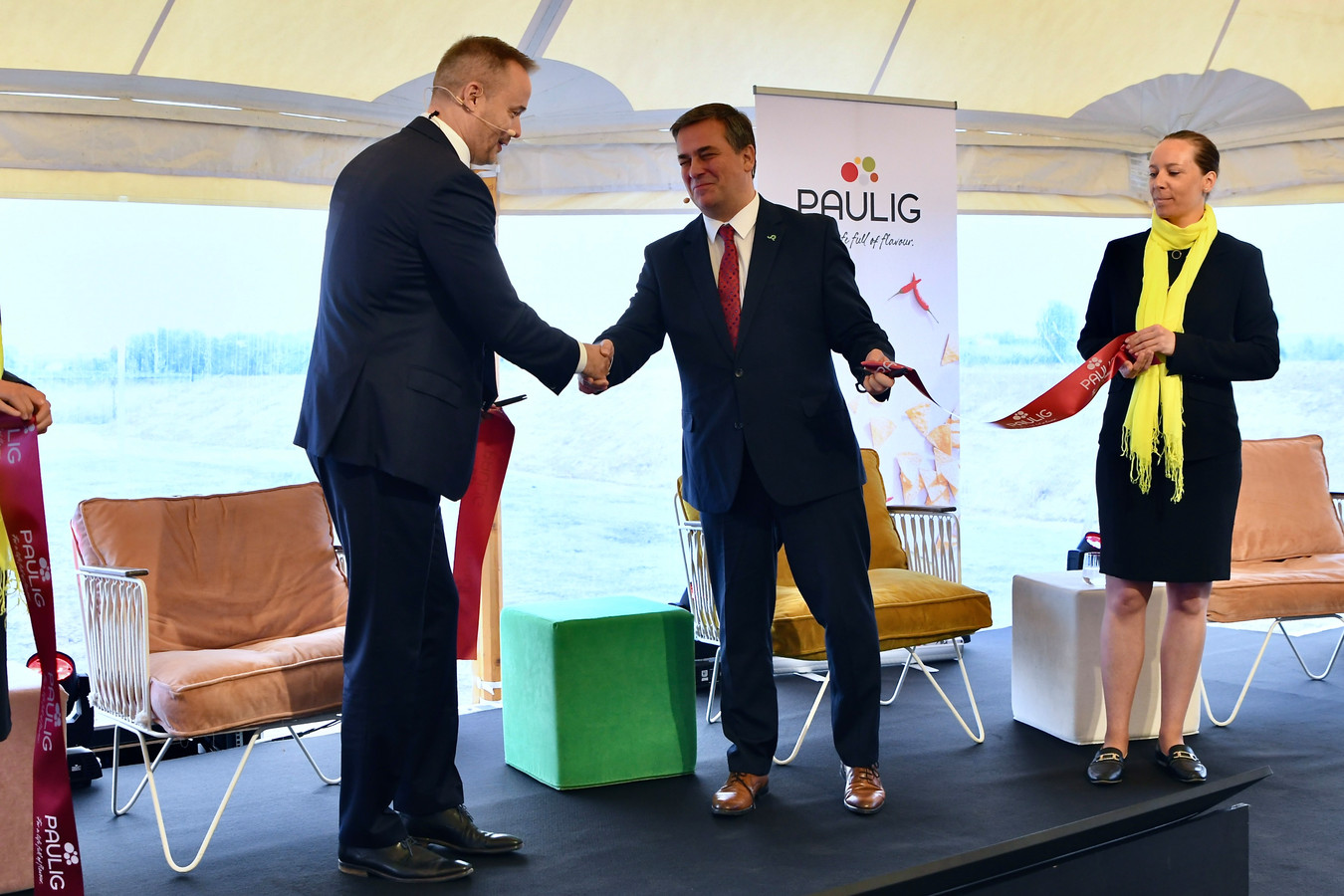 Hier rollen jaarlijks 200 miljoen tortilla’s van de band: Paulig opent ...