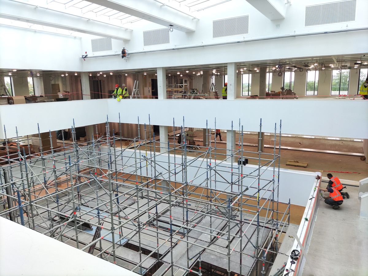 ASML bouwt volop door in Veldhoven, maar kijkt ook elders rond | Foto ...