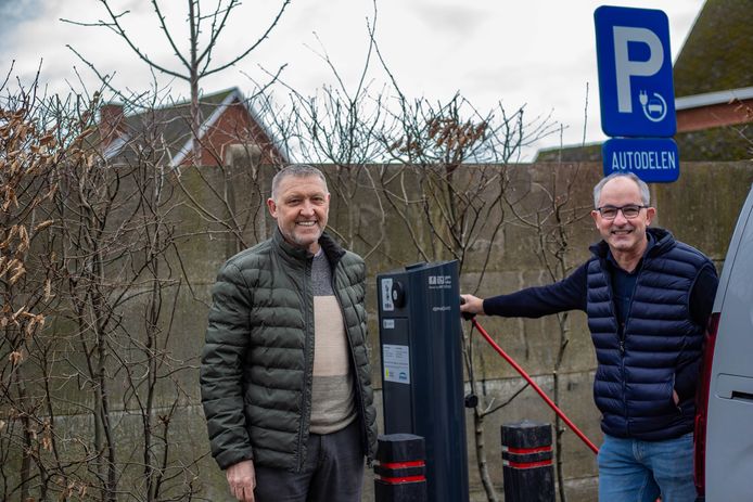 Nieuwe laadpaal aan gemeentehuis bijgekomen, op zestien andere locaties ...