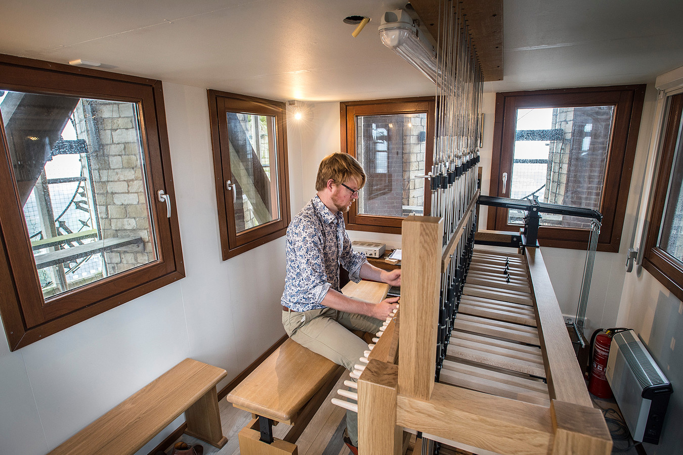 Plots klinkt Efteling-muziek uit de Grote Kerk in Breda, vlak voor ...