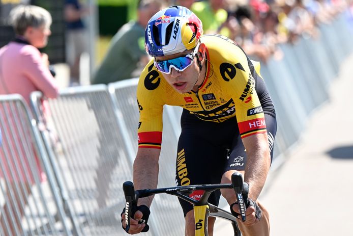 UITSLAG. Van Aert eindigt in buik peloton na aanval, topfavoriet ...