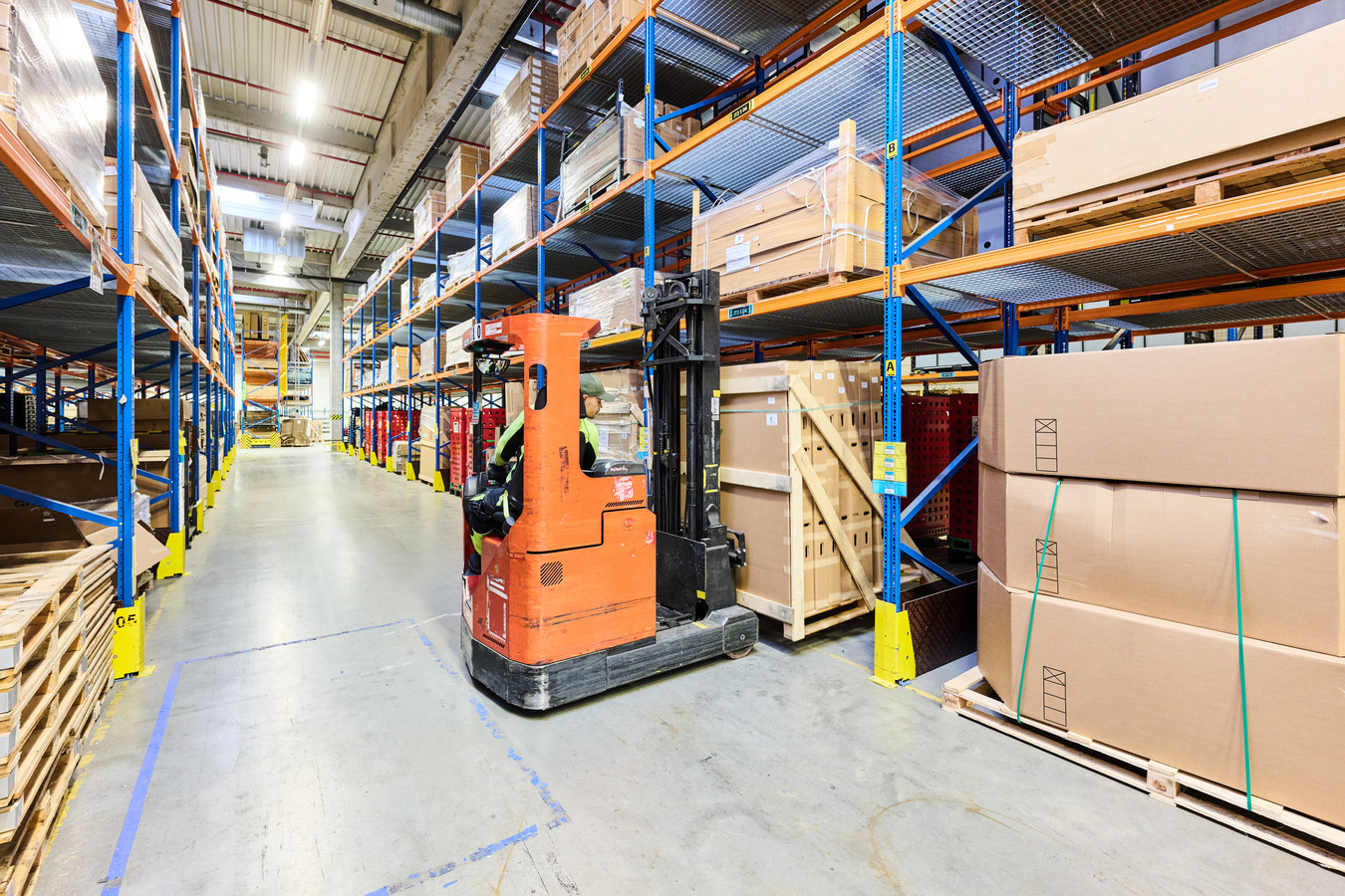 Het Toyota Parts Centre Europe (TPCE) Diest viert dit jaar zijn 30e ...