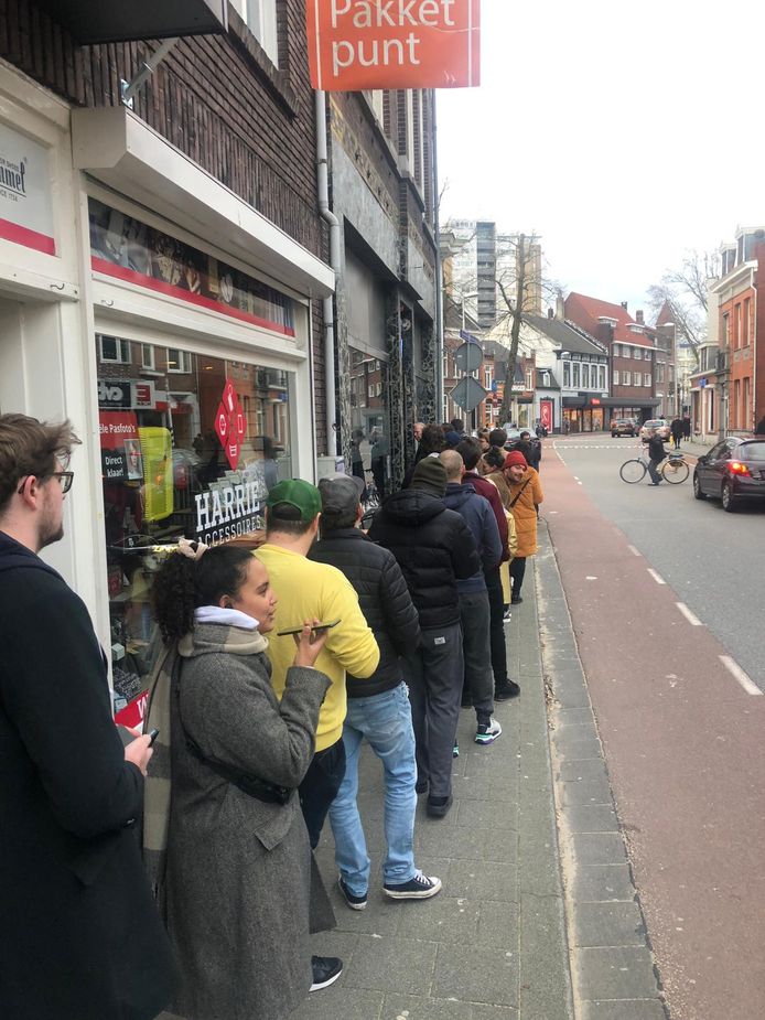 Run op Brabantse coffeeshops, gigantische rijen om snel nog voorraad in ...