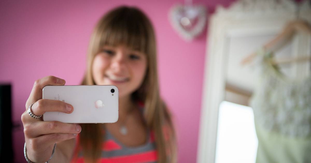 1 op de 6 jongeren is verslaafd aan sociale media | Internet | hln.be