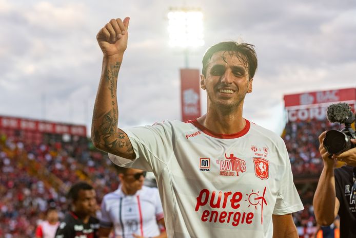 Afscheid Bryan Ruiz te mooi om waar te zijn: een goal voor FC Twente en ...