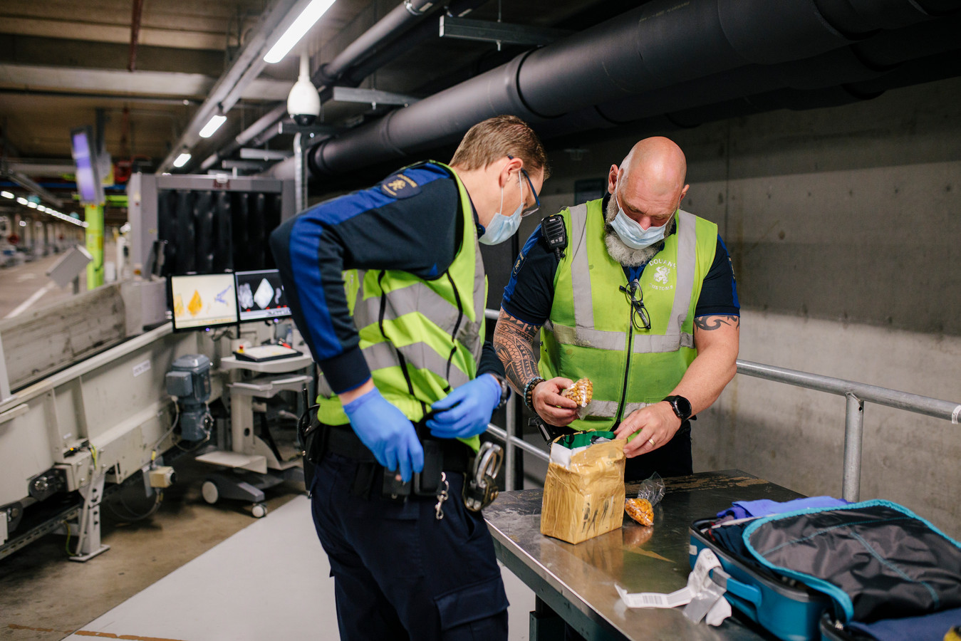 Zeven miljoen euro extra voor Schiphol en haven om criminelen buiten de ...