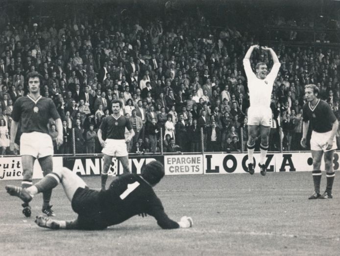 Kies uw favoriete Duivels-foto uit de oude doos | Rode Duivels | hln.be