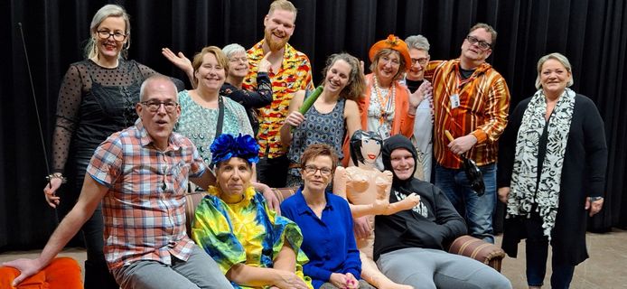 Aanslag op lachspieren door 't Vat met ‘Nog steeds normaal’ | Deurne ...