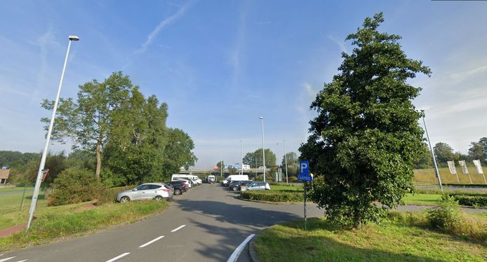 Werken aan inrit carpoolparking Cowboy Henk | Kortrijk | hln.be