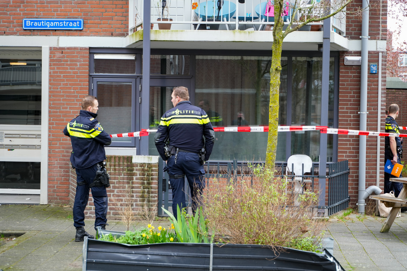 Man (37) overleden bij steekincident in woning in Rotterdam-Feijenoord ... Man (37) overleden bij steekincident in woning in Rotterdam-Feijenoord ...