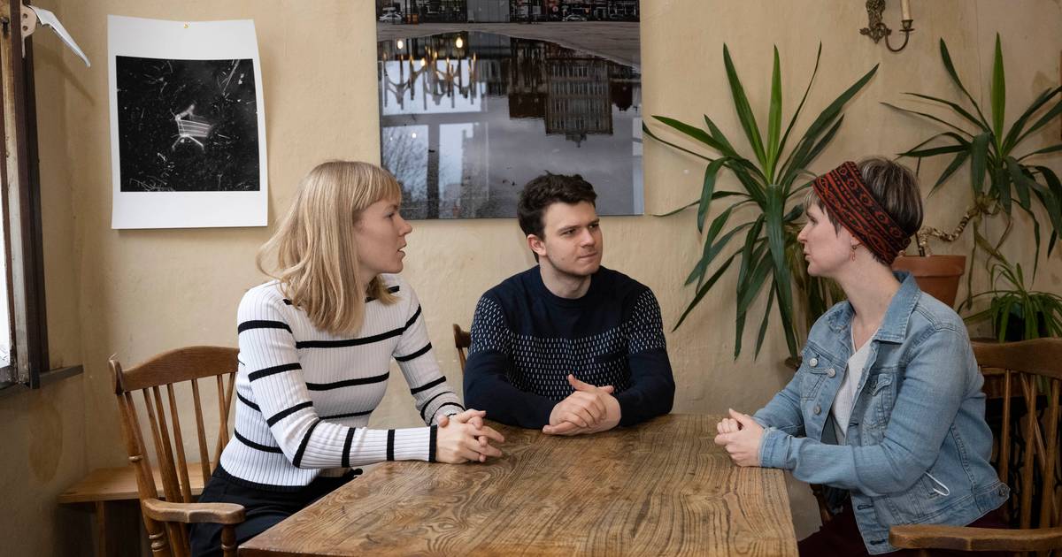 JONGE WOLVEN. Filosofen openen debat over opvoeding in een digitale ...