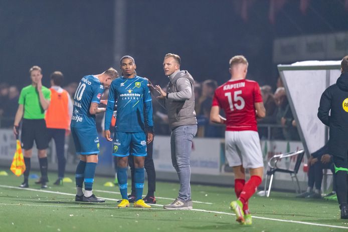 Kuyt heeft bij ADO dankzij brede selectie veel te kiezen: ‘Als we wisselen, worden we er sterker ...