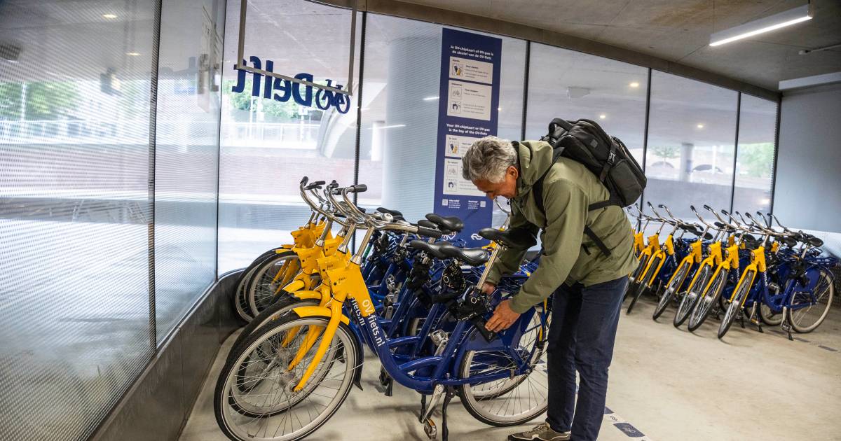 Waarom zijn de ov-fietsen bij station Delft altijd op? | Delft | AD.nl
