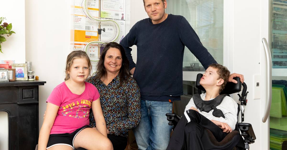 Onverklaarbare chromosoomafwijking van Luc (10) houdt gezin in zijn ...