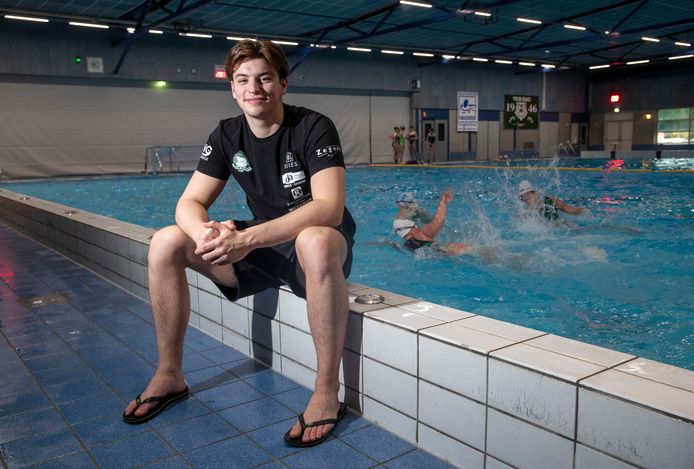 Marnick (19) traint overdag bij Oranje en ‘s avonds bij Polar Bears ...