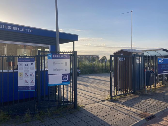 Bewaakte fietsenstalling station Pijnacker-Zuid is na maanden weer open ...