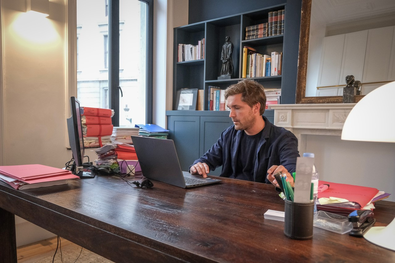 STRAFPLEITERS. Dimitri de Béco (41), advocaat van de moordenaar van ...