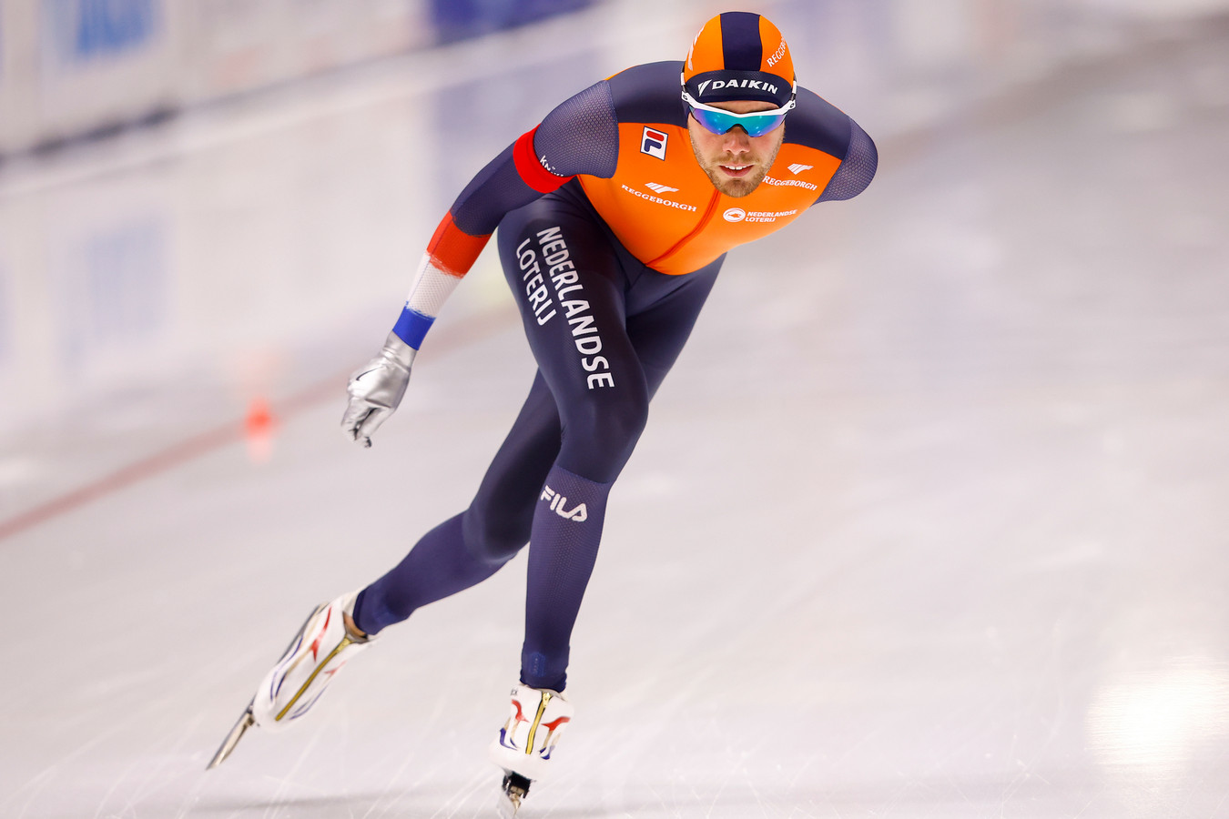 Indrukwekkende Patrick Roest wint 5000 meter, Rijpma-De Jong ...