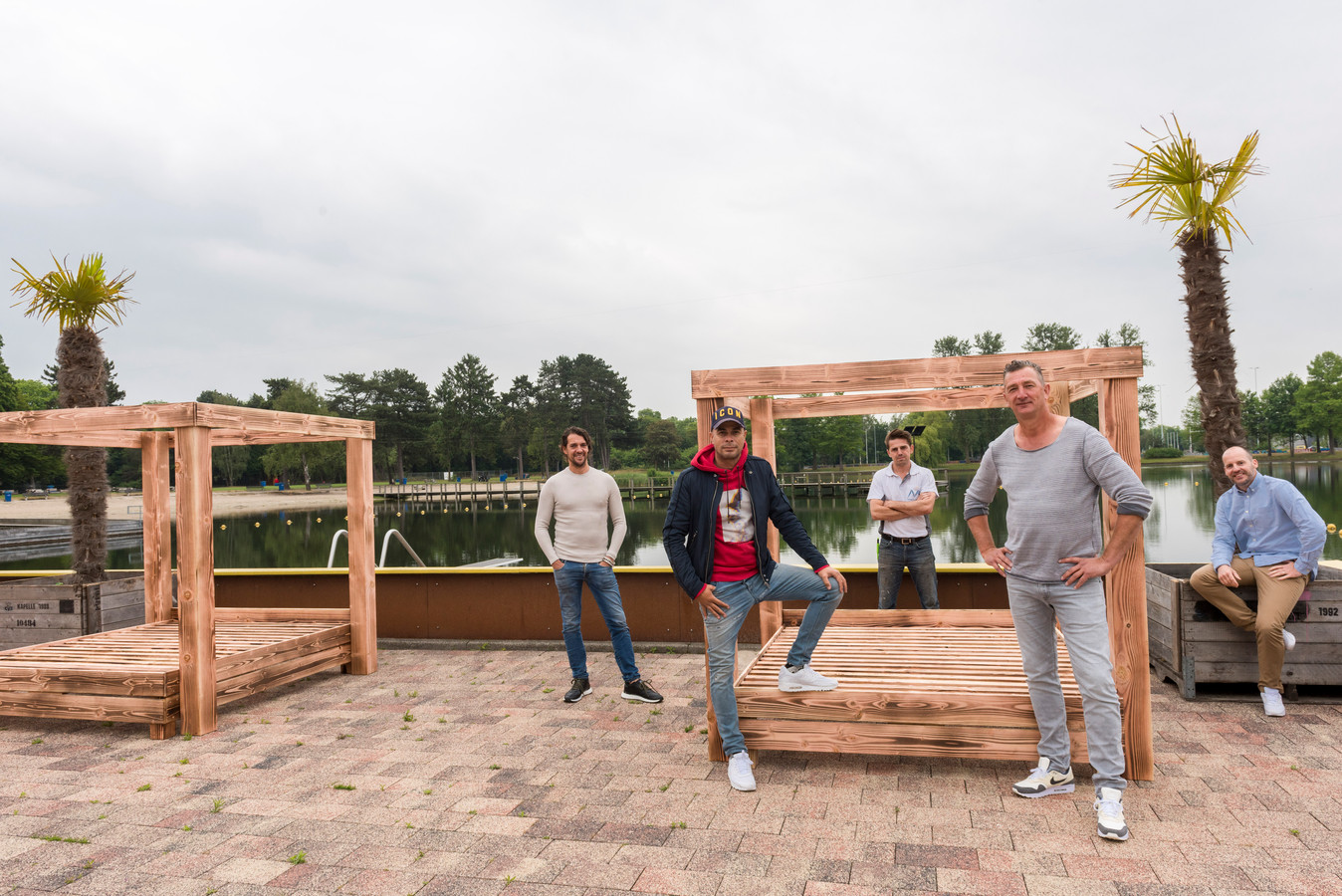 Bijna on-Eindhovense beachclub op IJzeren Man | Foto | ed.nl