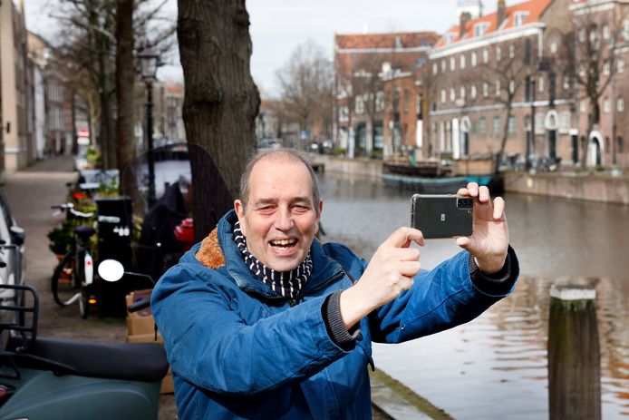Jan Willem laat vooral de leuke en kneuterige dingen in Schiedam zien ...