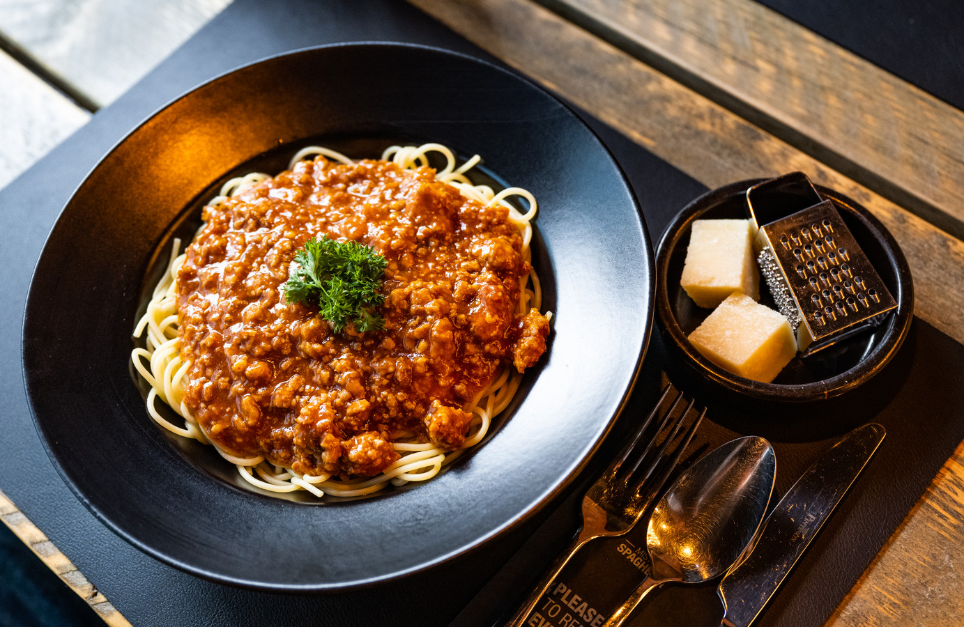 Luc Bellings gaat op zoek naar de lekkerste spaghetti bolognese aan de ...