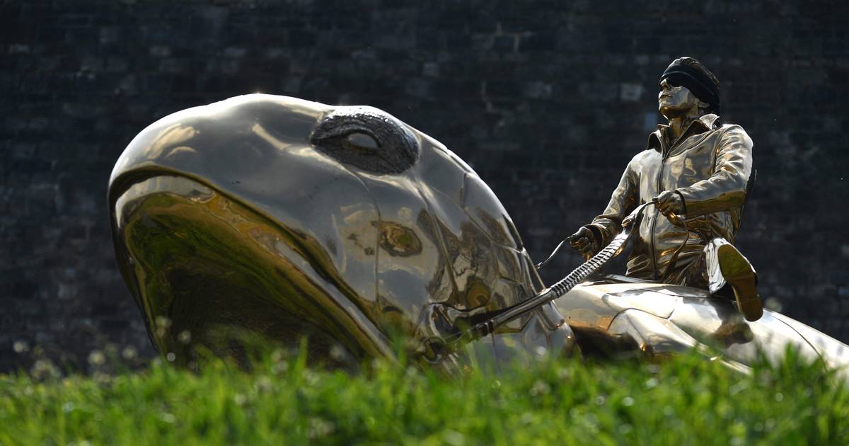 Nieuw protest tegen kunstwerk Jan Fabre in Namen: partijkantoor beklad ...