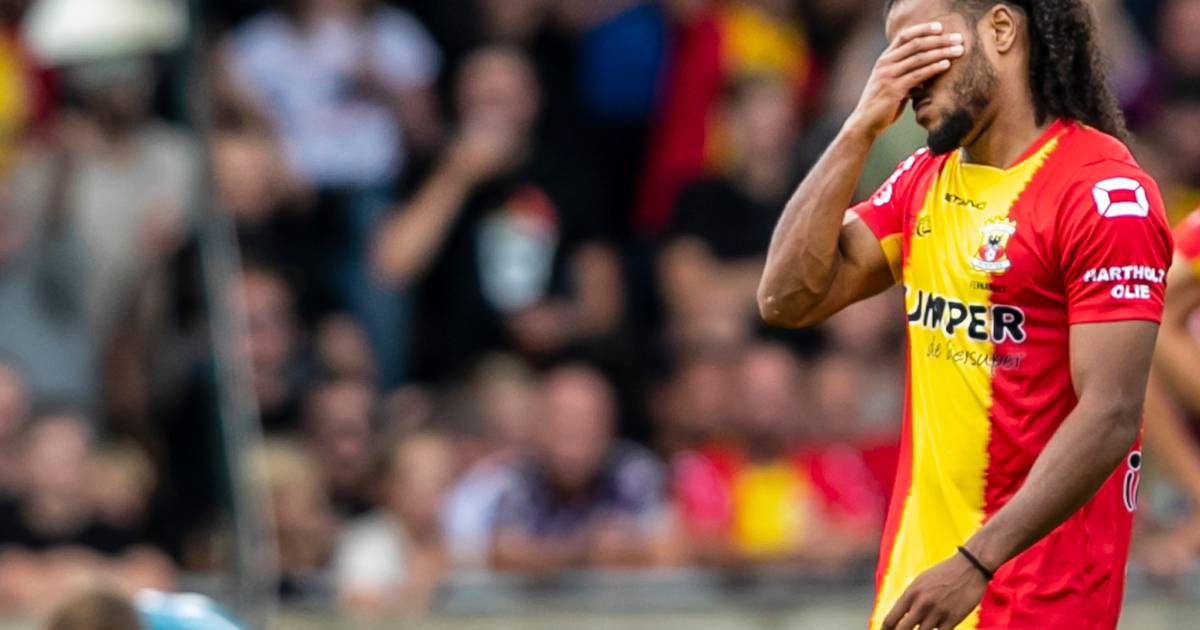 Rashaan Fernandes moet bij Go Ahead Eagles na rode kaart twee ...