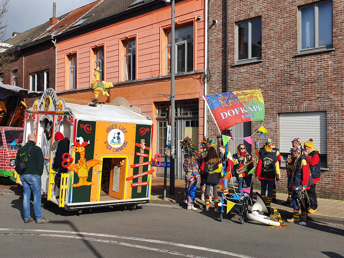 IN BEELD. Carnavalsstoet in Ossenkoppenstad | Foto | hln.be