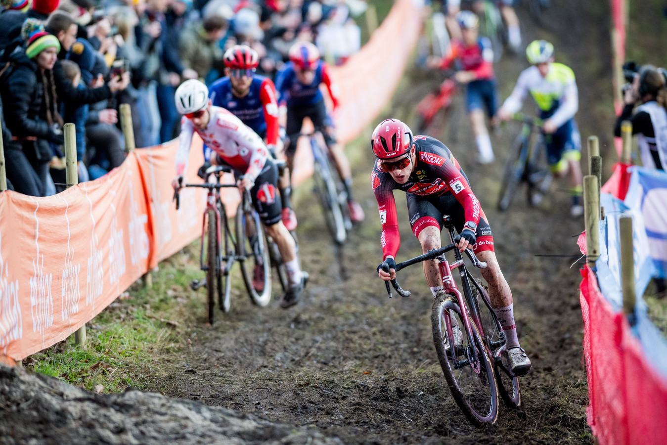 Twijfels over voortbestaan als profwielrenner vraten aan Ryan Kamp: ‘Je ...