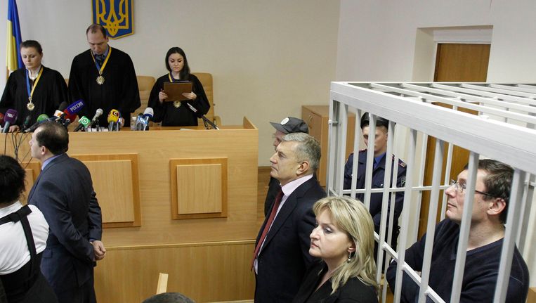 Oekraïense ex-minister krijgt twee jaar werkstraf | De Morgen