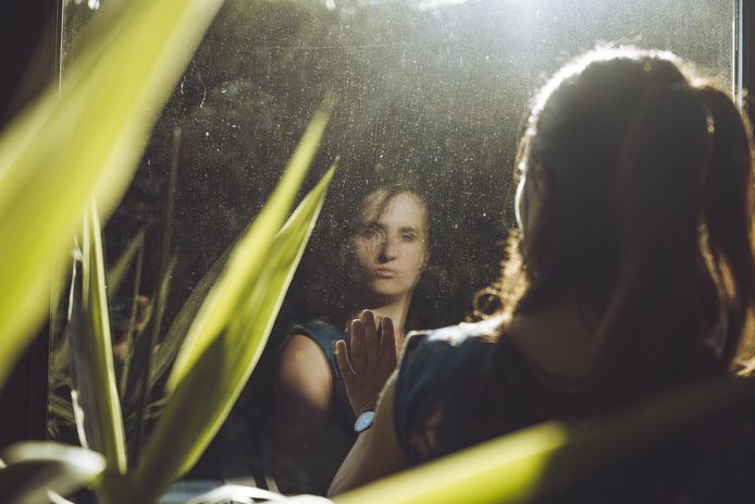 “Hadden die passanten mij niet gevonden, dan was ik nu dood. Net als mijn vriend”: Lotte (38) en ...