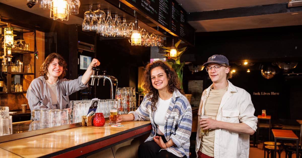 Personeel Tilburgs café zet festival op om studie van Braziliaanse ...