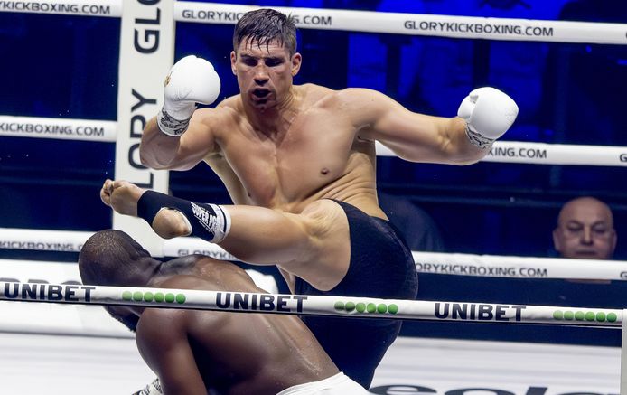 Rico Verhoeven gaat nog drie jaar langer door bij Glory en verrast met ...