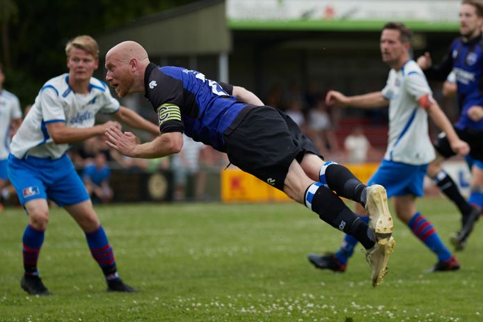 Promotie is voor aanvoerder Mark Fennebeumer (38) van Orderbos de ...