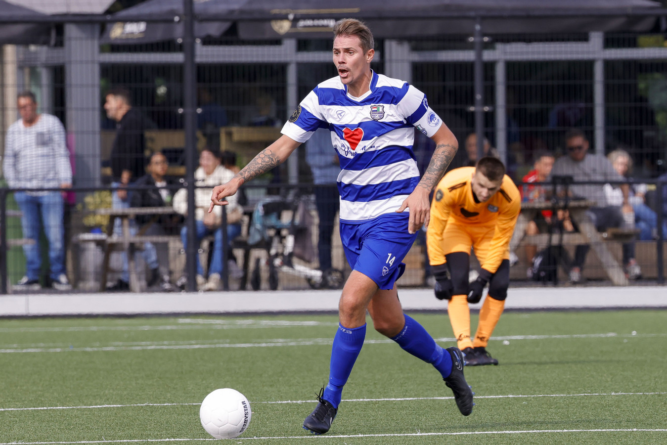 Willem van Hanegem helemaal zichzelf bij XerxesDZB: kritisch, cynisch ...