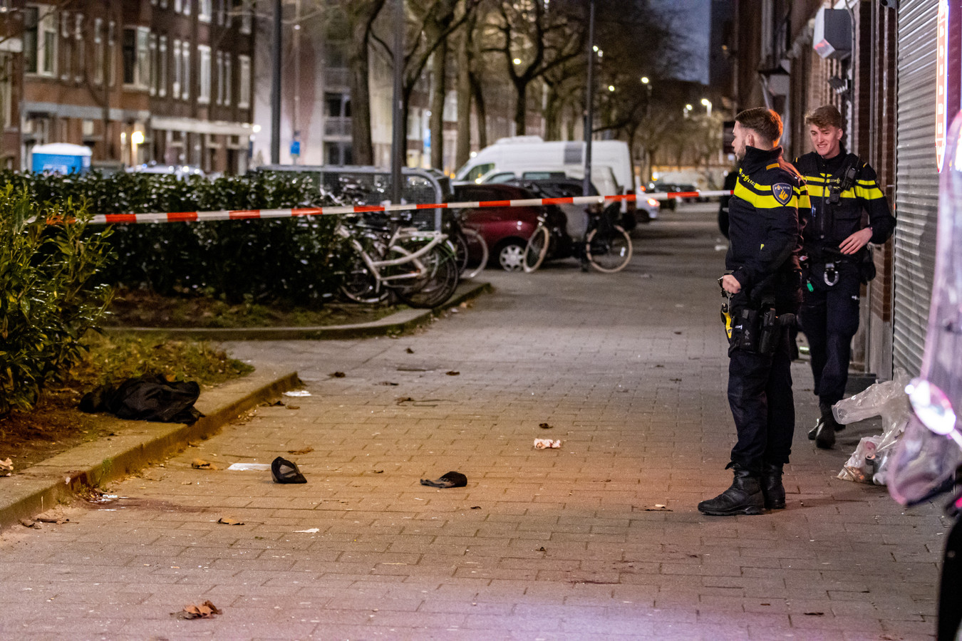 Man verwondt vrouw na ruzie op straat in Rotterdam-Feijenoord ...
