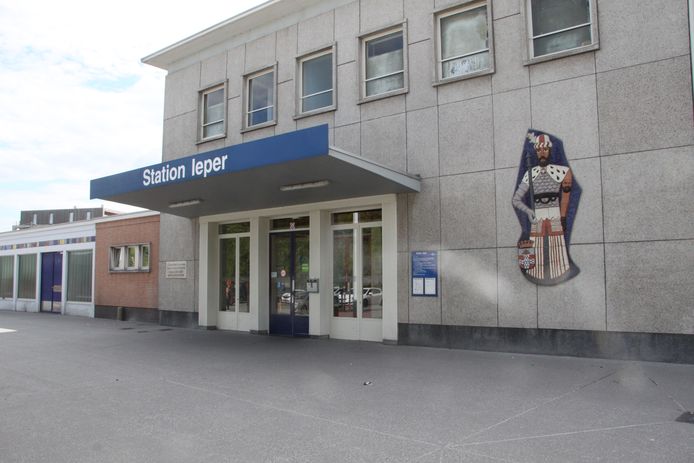 Joodse man en vrouw aangevallen aan station in Ieper: “Belager deelde ...