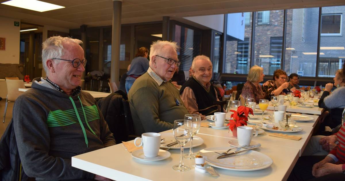 ‘Samen eten’ met alleenstaanden in De Bres | Poperinge | hln.be